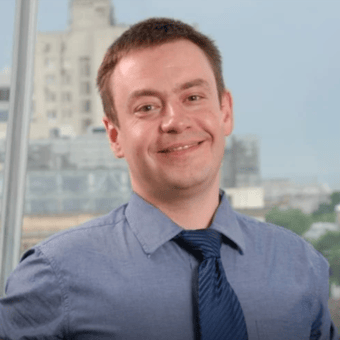 10 tips to write your LinkedIn profile for hospitality (like a pro)